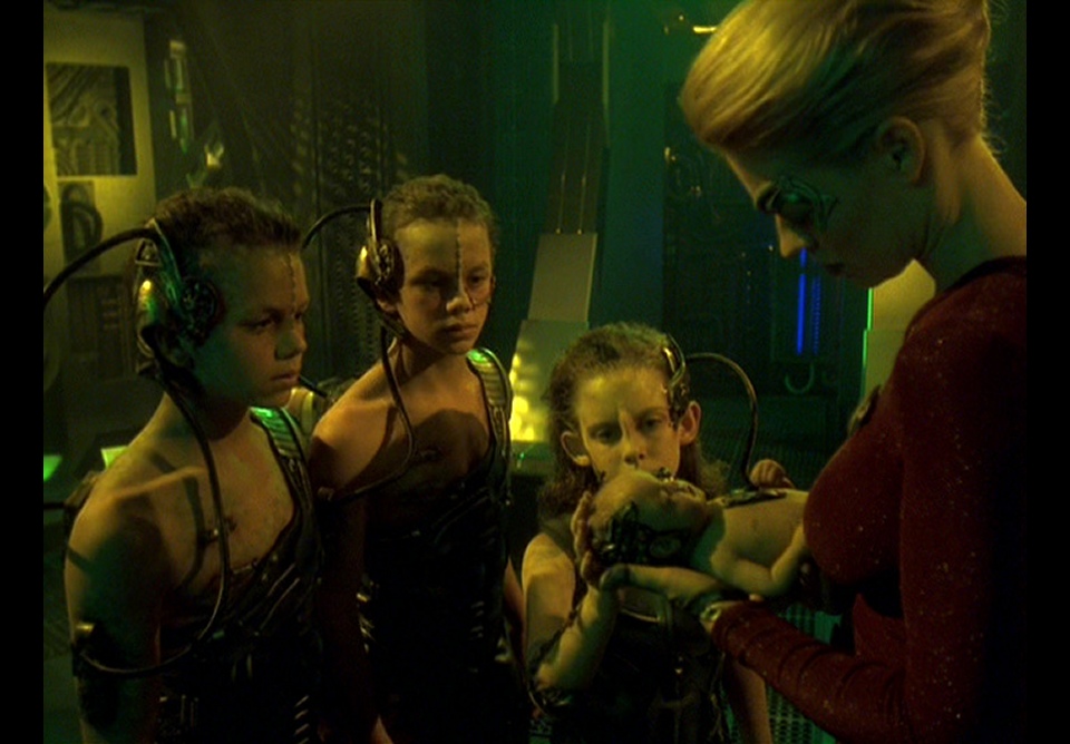 Star Trek: Voyager (2000) – Tsunkatse, and Collective – The Mind Reels